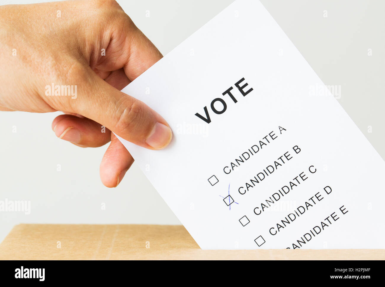 man putting his vote into ballot box on election Stock Photo - Alamy
