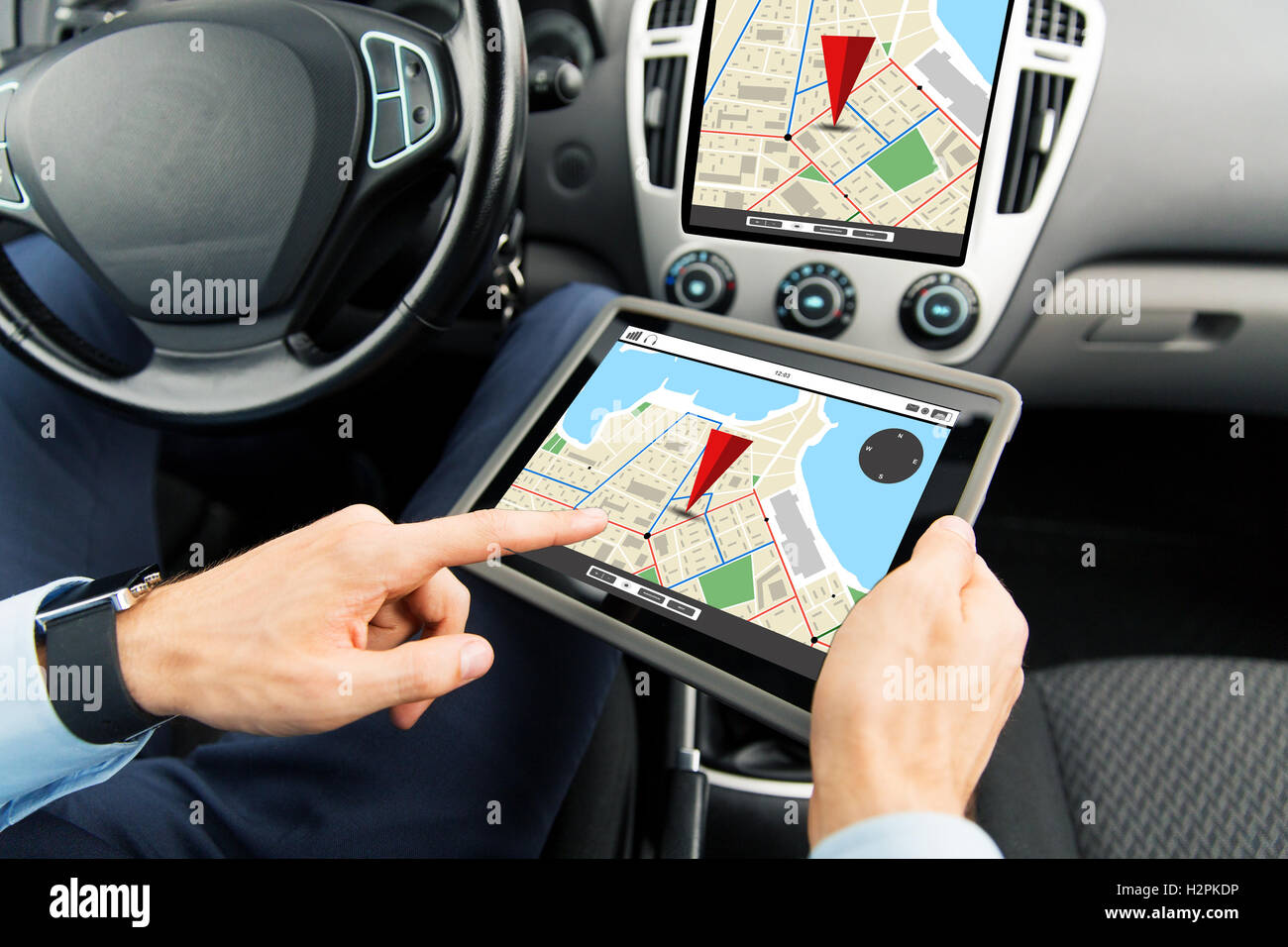Tablet car map hi-res stock photography and images - Alamy