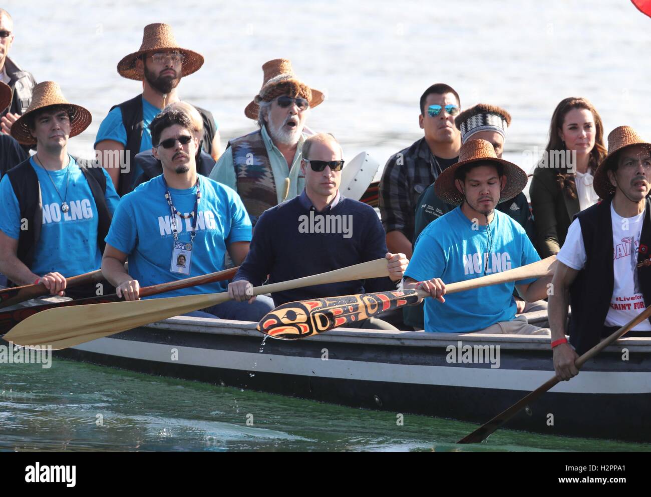 First nations canoe tour hi-res stock photography and images - Alamy