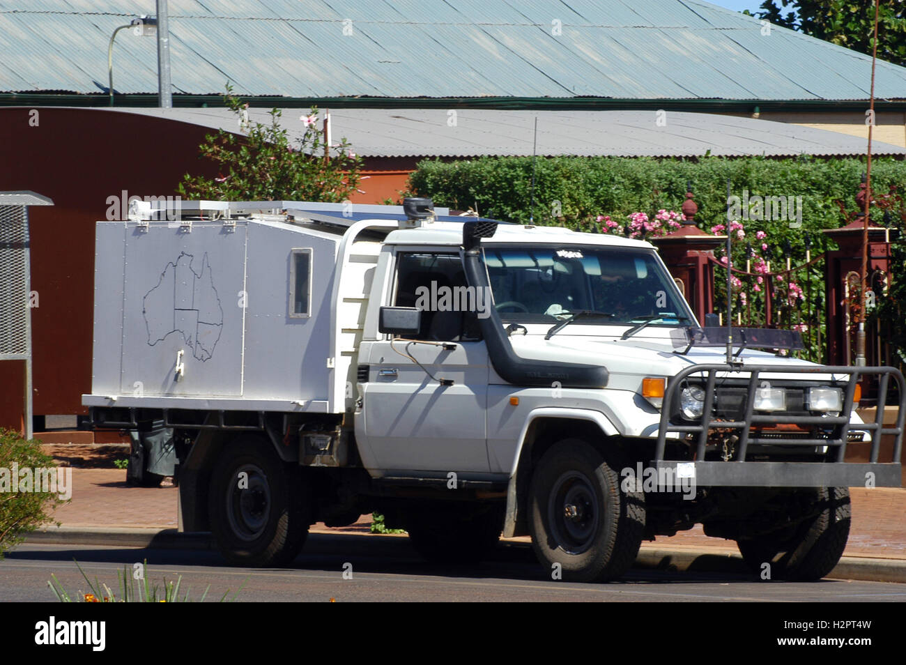 Country vehicle prepared to cross the bush in Australia Stock Photo - Alamy