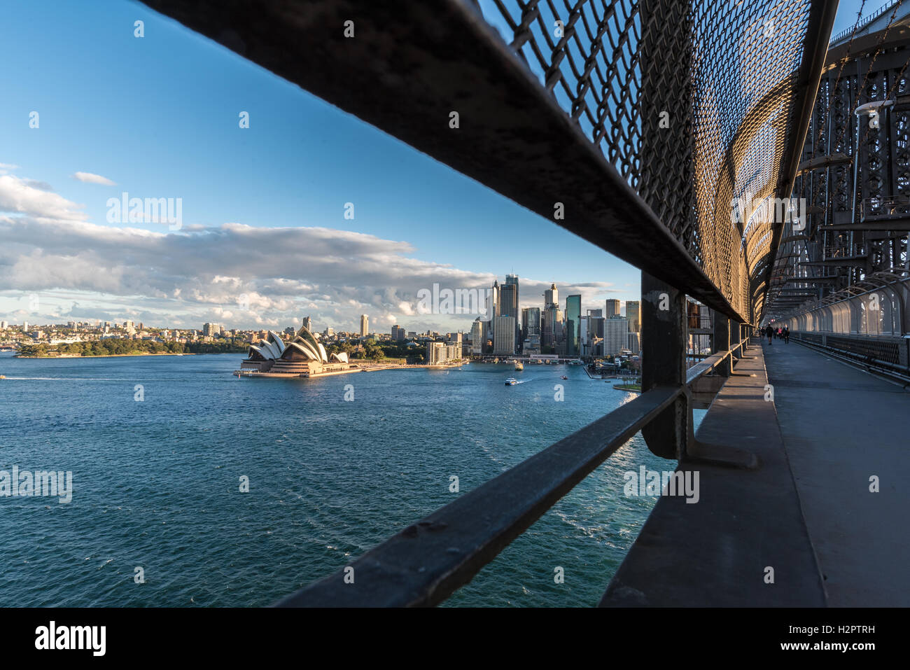 Opera house and bridge hi-res stock photography and images - Alamy