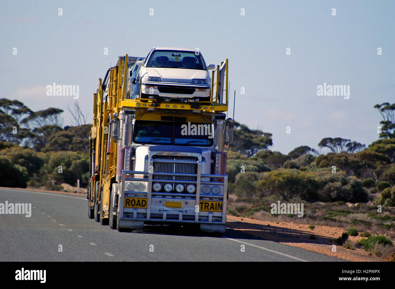 Big semi trailer truck australia also called road train as they can ...