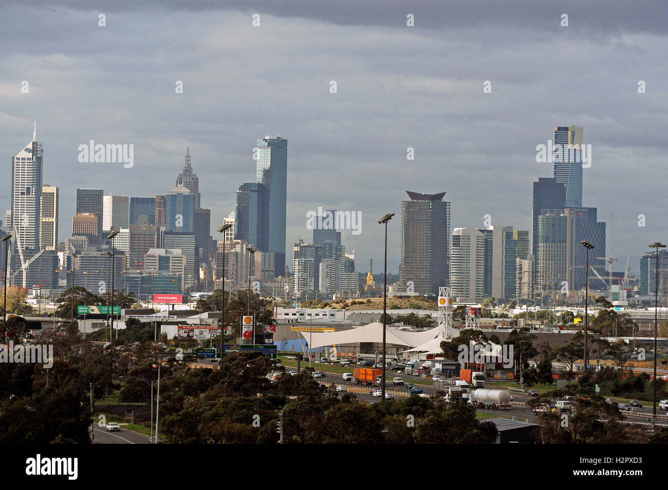 Entry into Melbourne on the expressway in the flow of morning traffic ...