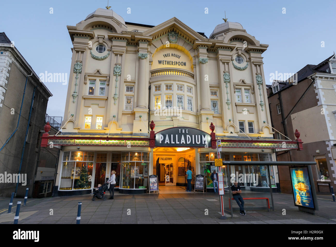 Palladium Cinema High Resolution Stock Photography and Images - Alamy