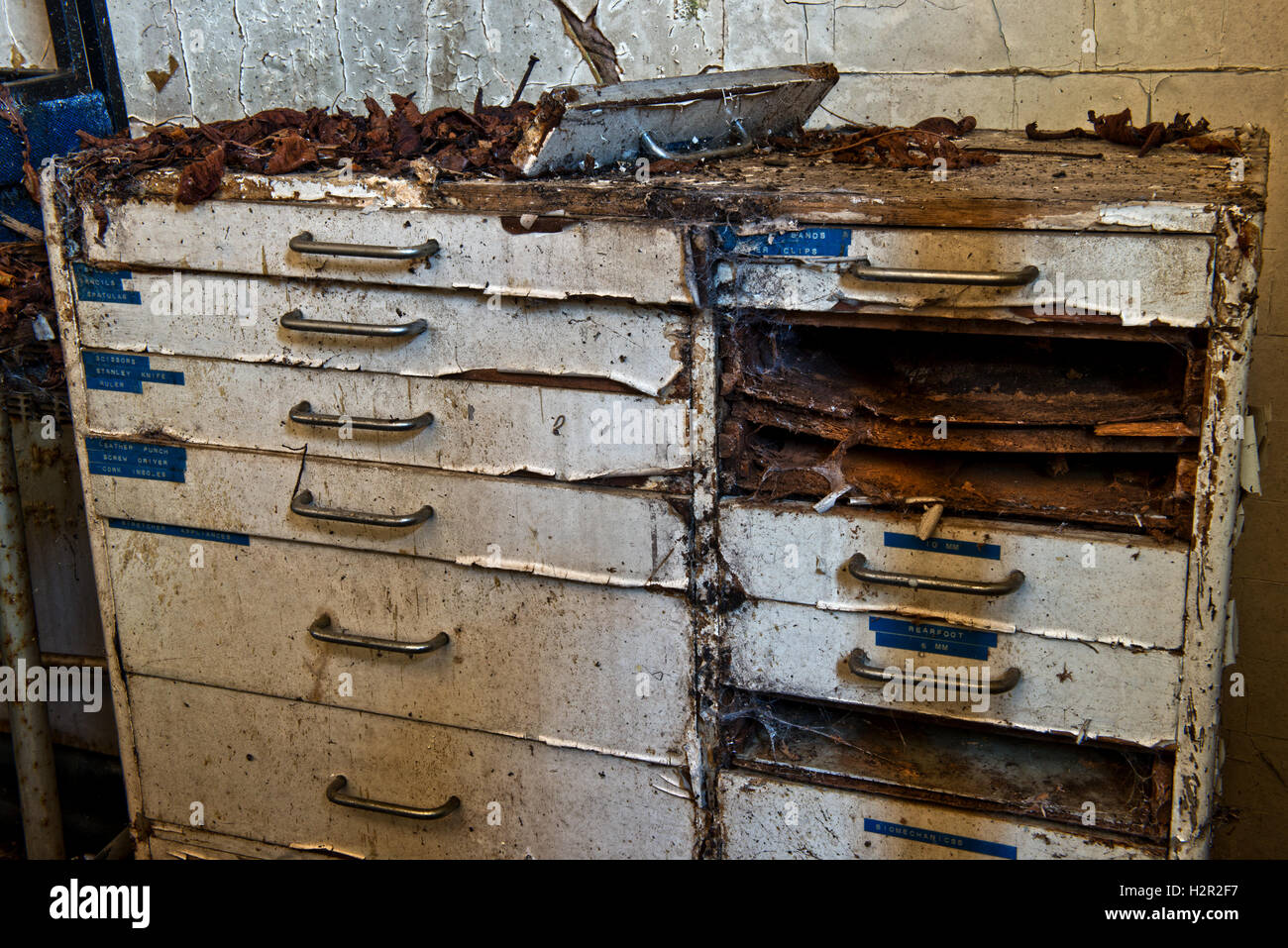 Old fridges hi-res stock photography and images - Alamy