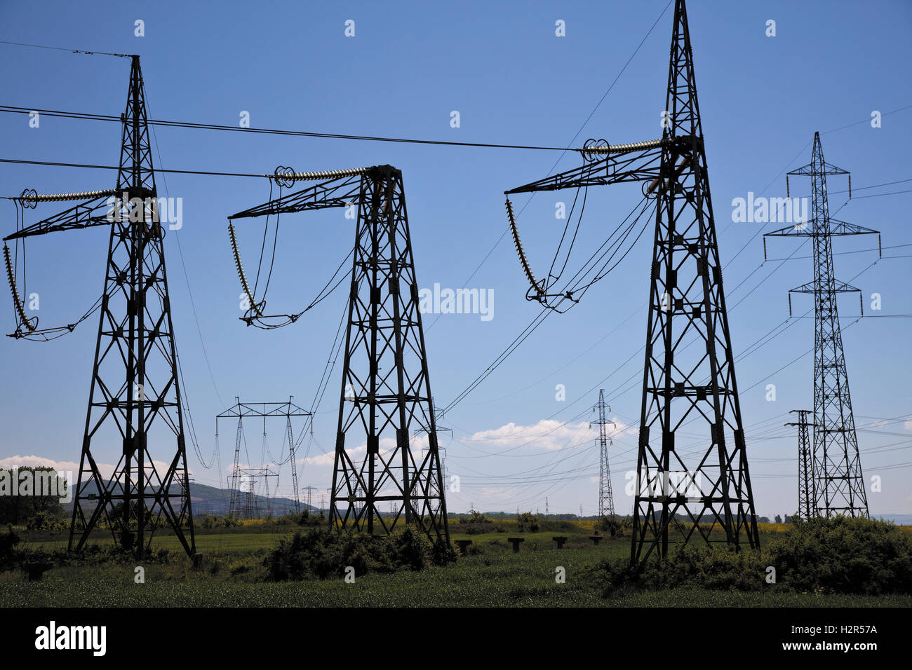 power lines electricity Stock Photo - Alamy