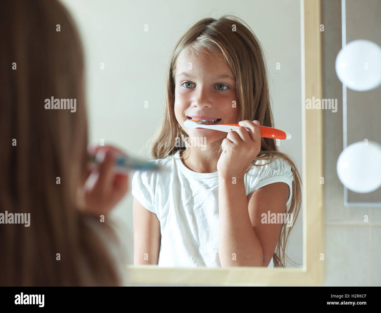 Girl brushes teeth Stock Photo - Alamy