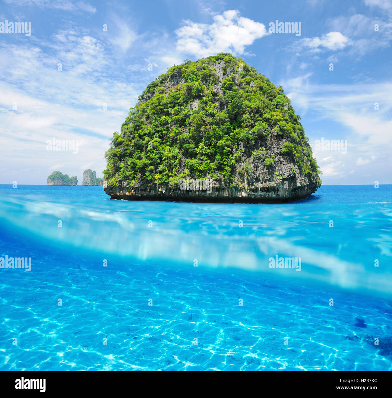 Uninhabited tropical island hi-res stock photography and images - Alamy