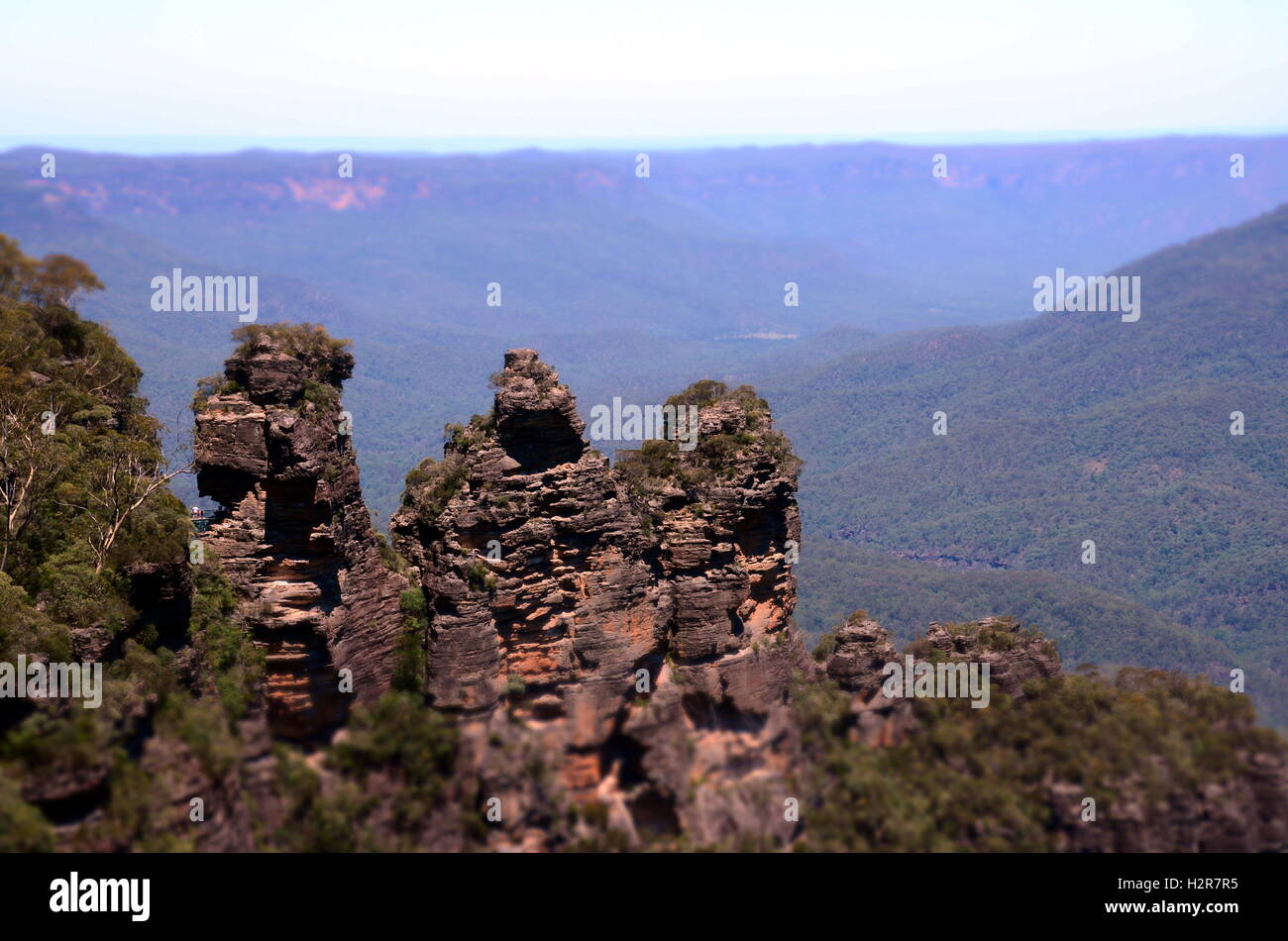 Three Sisters rock formation in the Blue Mountains National Park in New ...