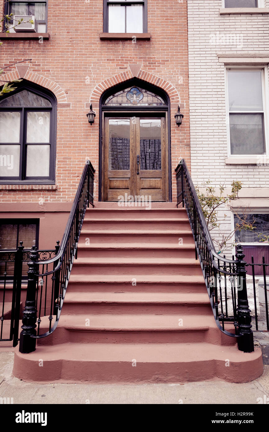 Brownstone hi-res stock photography and images - Alamy