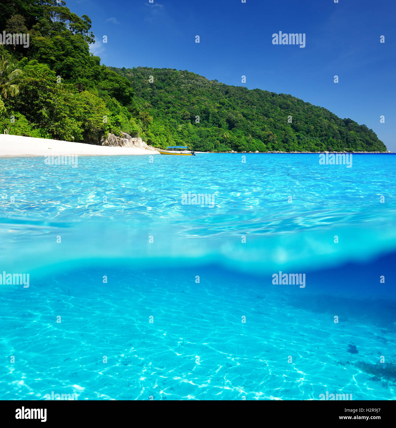 Beach with white sand bottom underwater view Stock Photo - Alamy