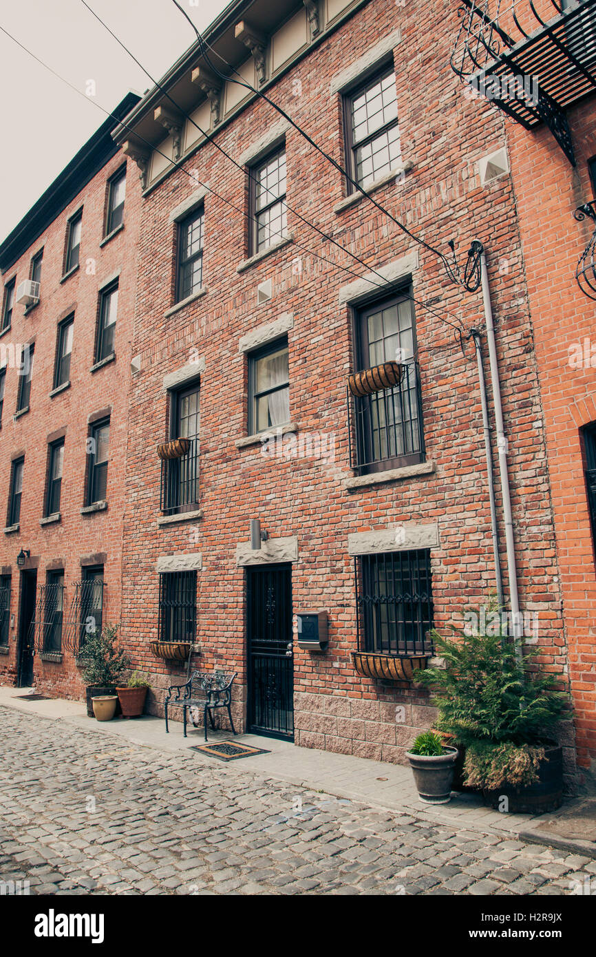 Brownstone architecture hi-res stock photography and images - Alamy