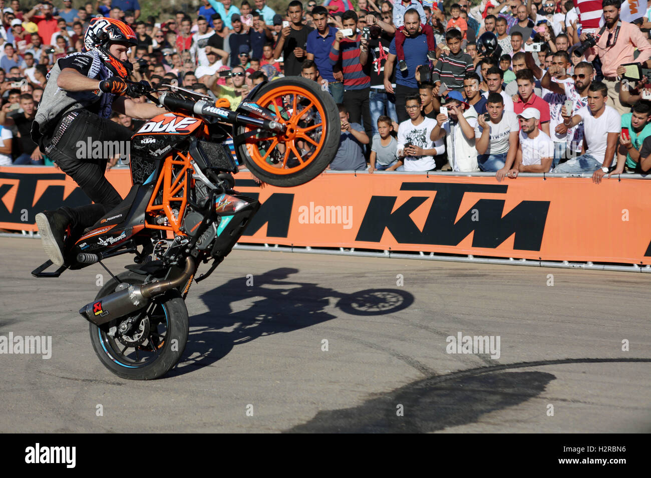 Ramallah, West Bank, Palestinian Territory. 30th Sep, 2016. Stunt rider ...