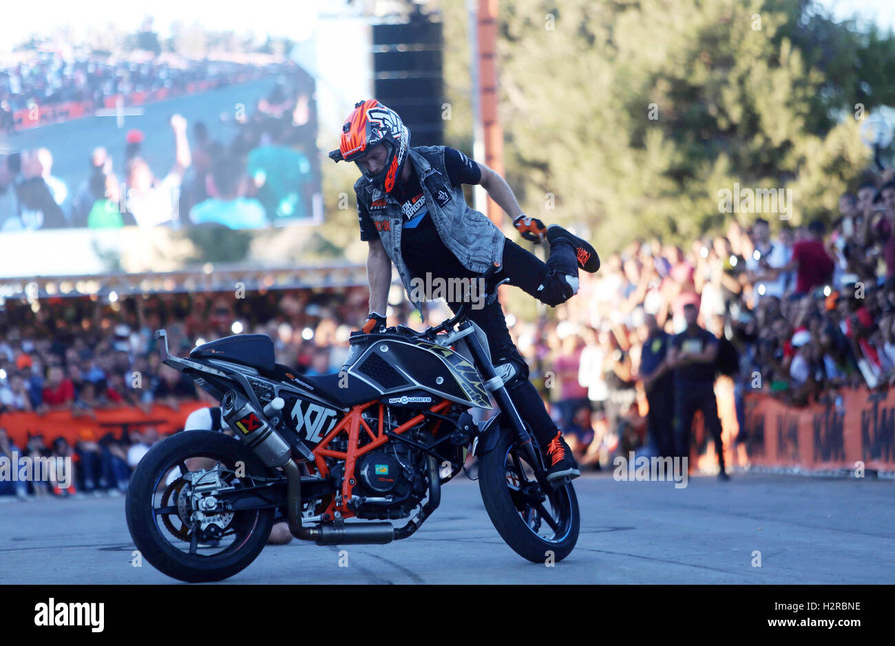 Ramallah, West Bank, Palestinian Territory. 30th Sep, 2016. Stunt rider ...