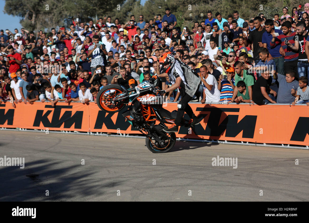 Ramallah, West Bank, Palestinian Territory. 30th Sep, 2016. Stunt rider ...
