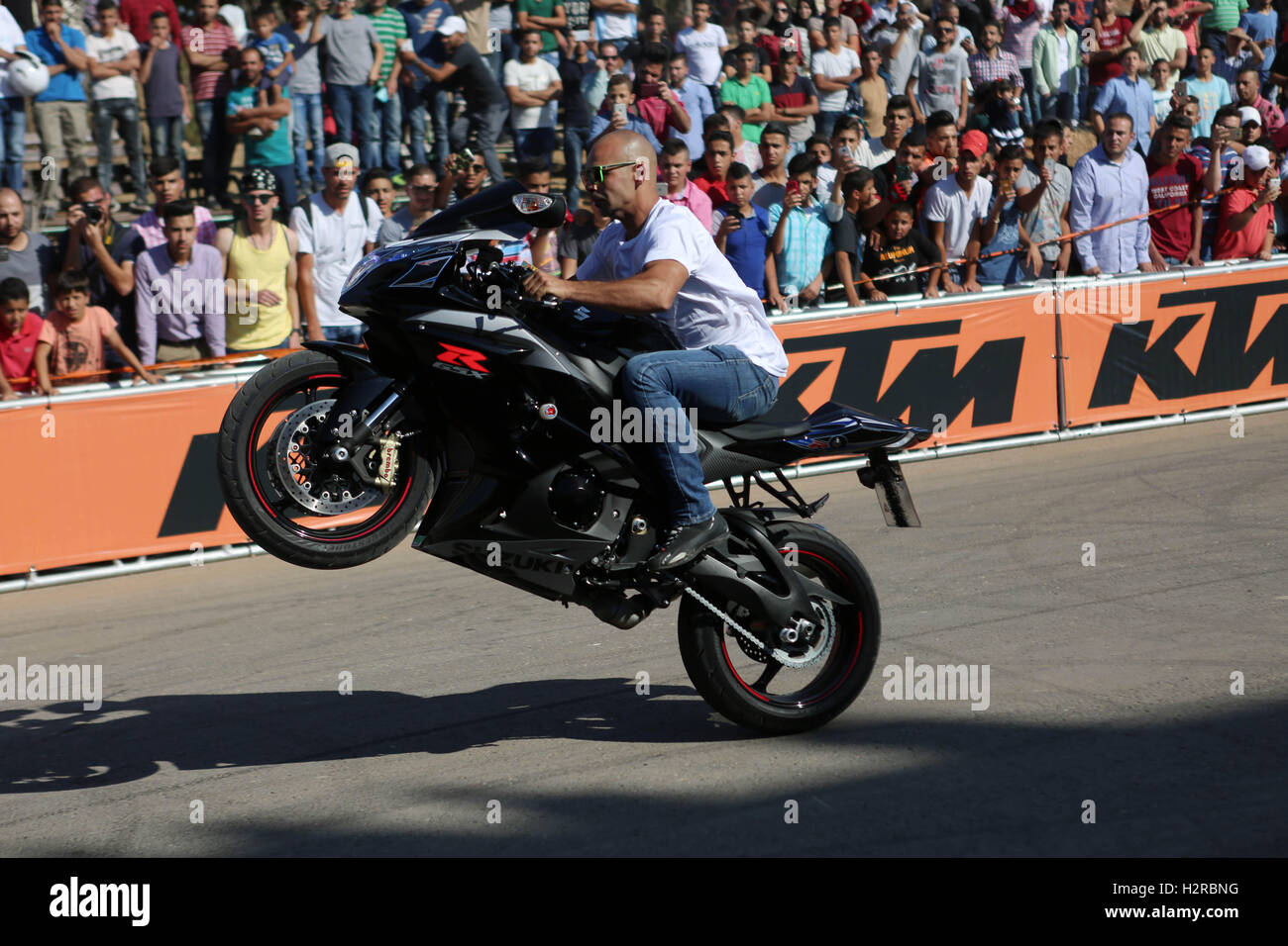 Ramallah, West Bank, Palestinian Territory. 30th Sep, 2016. Stunt rider ...