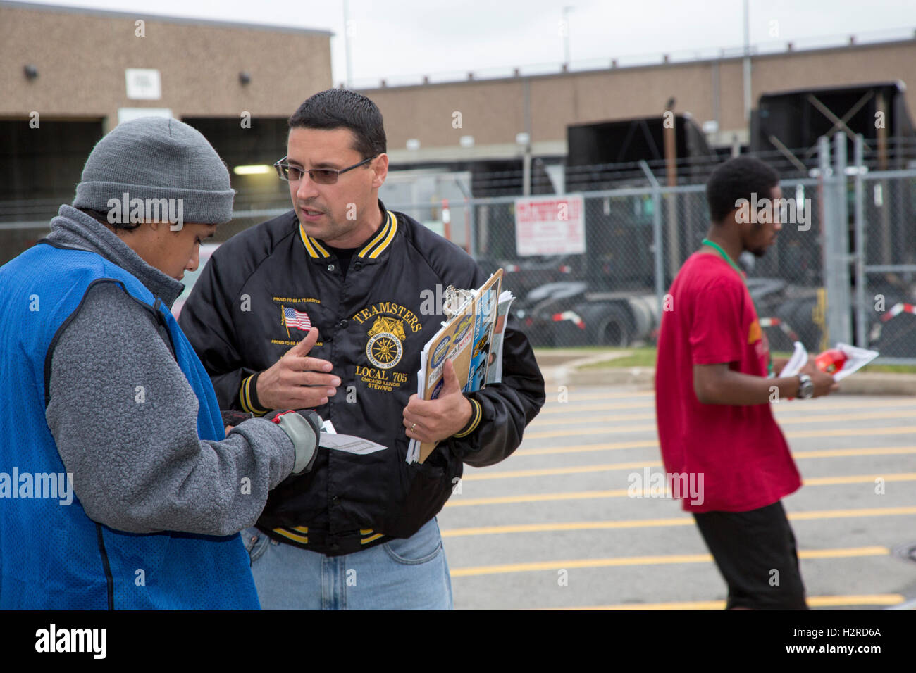 Hodgkins, Illinois, USA. 30th September, 2016. Teamster member Mike ...