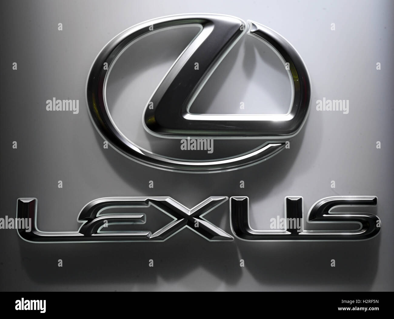 Lexus Emblem Wallpaper