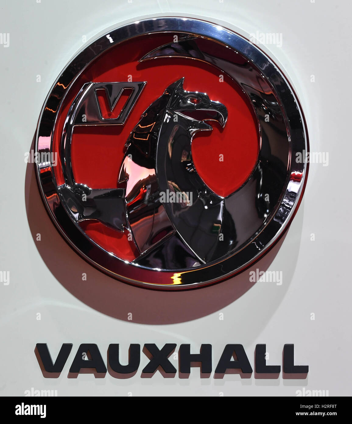 Vauxhall logo hi-res stock photography and images - Alamy