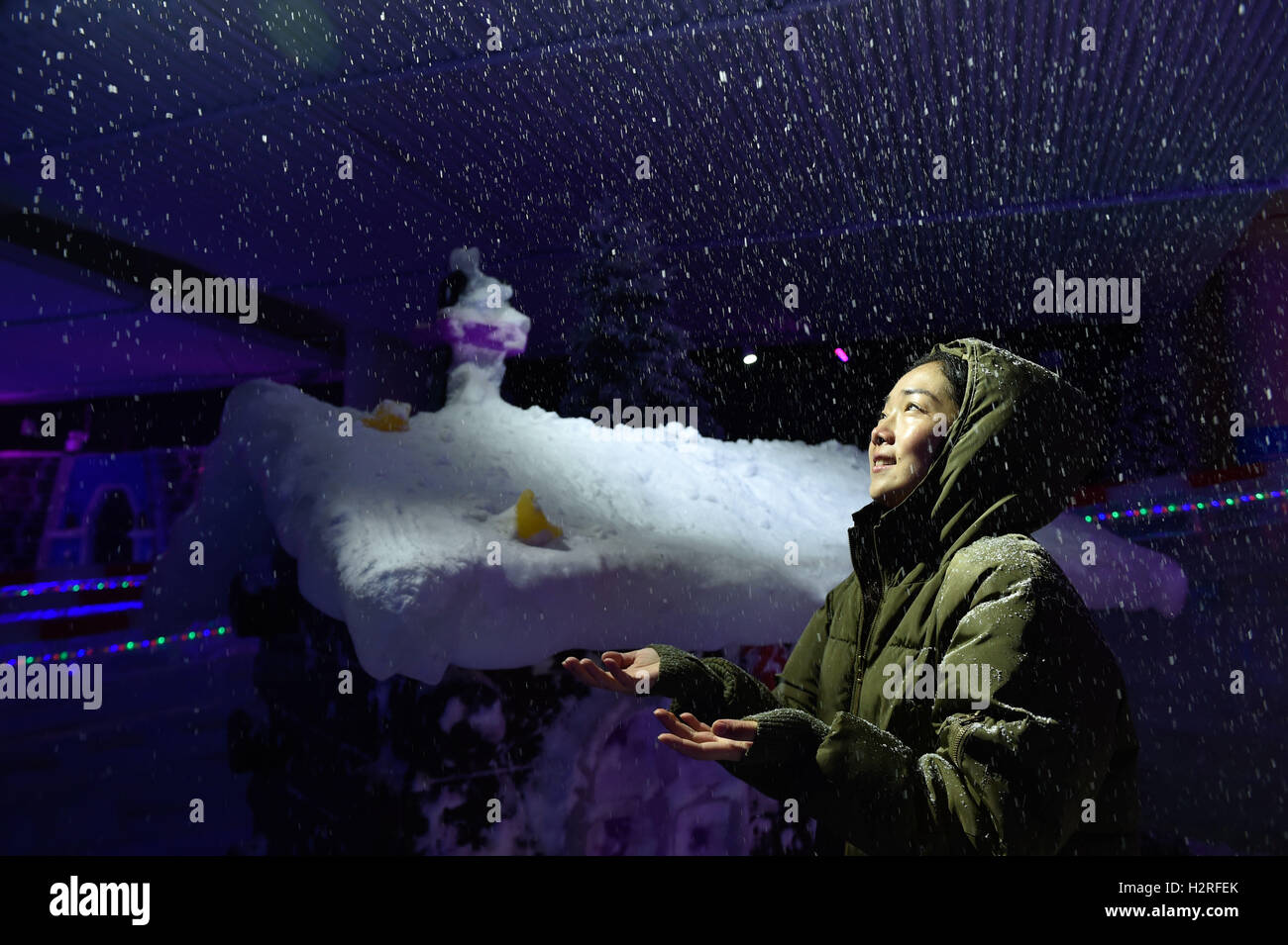 Fuzhou, China's Fujian Province. 1st Oct, 2016. A girl poses for photos ...