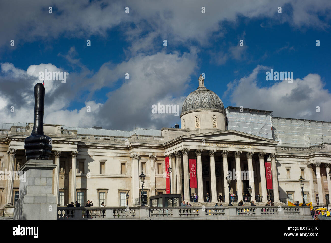 Trafalgar square plinth thumb hi-res stock photography and images - Alamy