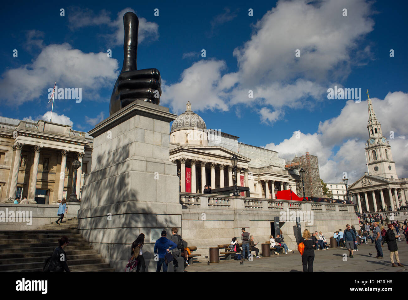 Trafalgar square plinth thumb hi-res stock photography and images - Alamy