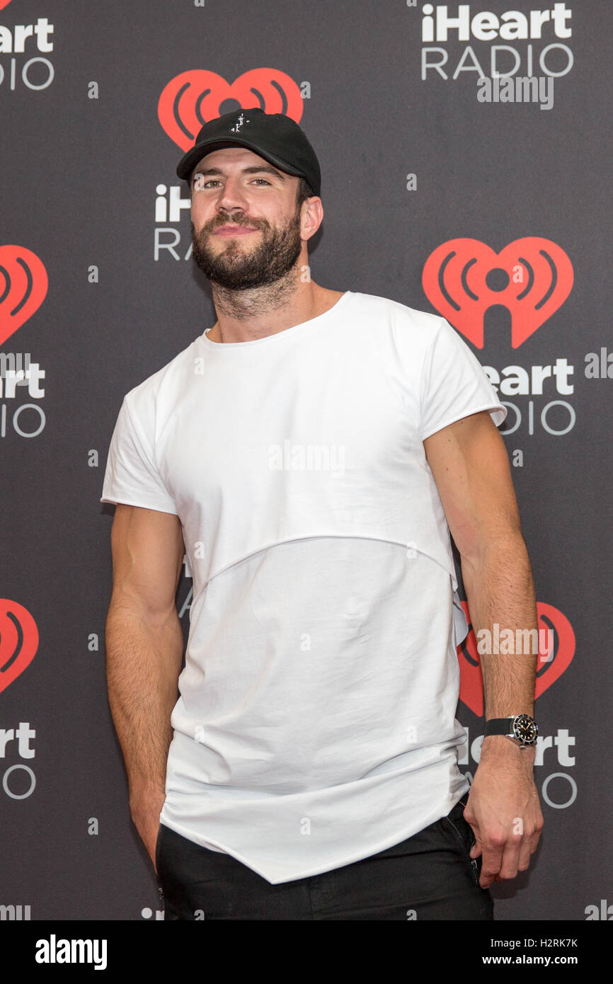 Las Vegas, Nevada, USA. 23rd Sep, 2016. SAM HUNT poses on the red ...
