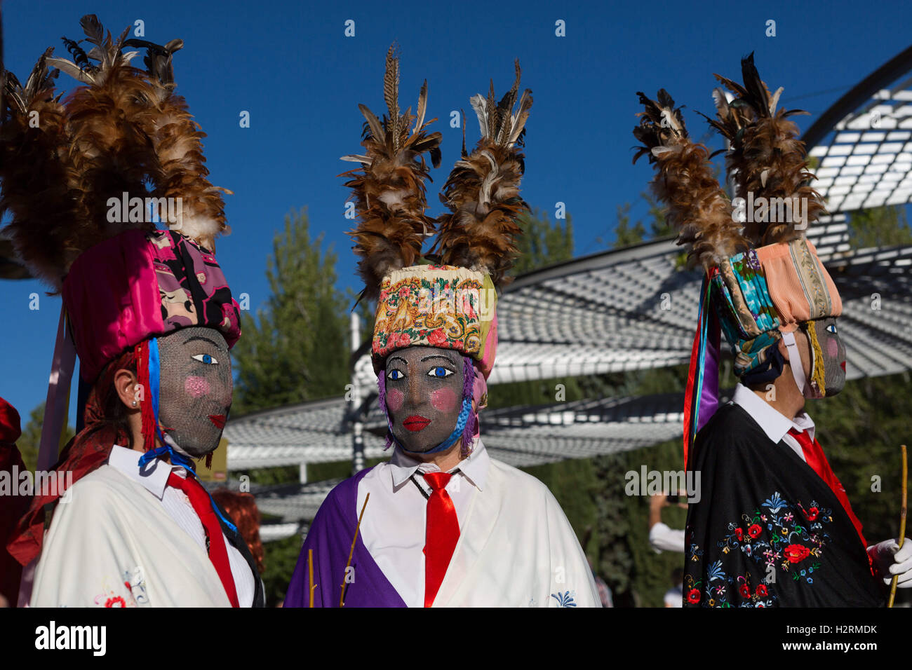 Zamora, Spain. 1st Oct, 2016. People wearing masks and traditional ...
