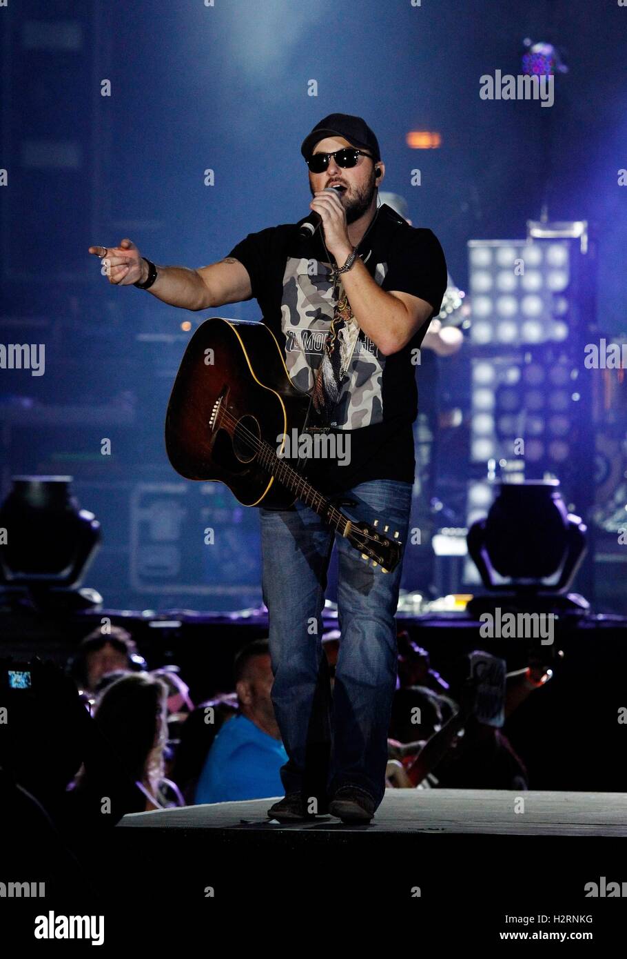 Las Vegas, NV, USA. 1st Oct, 2016. Tyler Farr in attendance for 2nd ...