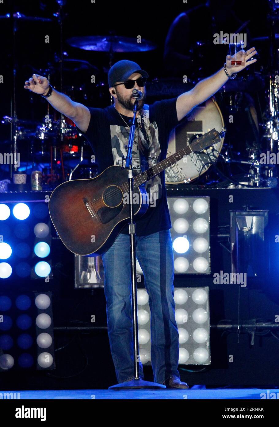 Las Vegas, NV, USA. 1st Oct, 2016. Tyler Farr in attendance for 2nd ...
