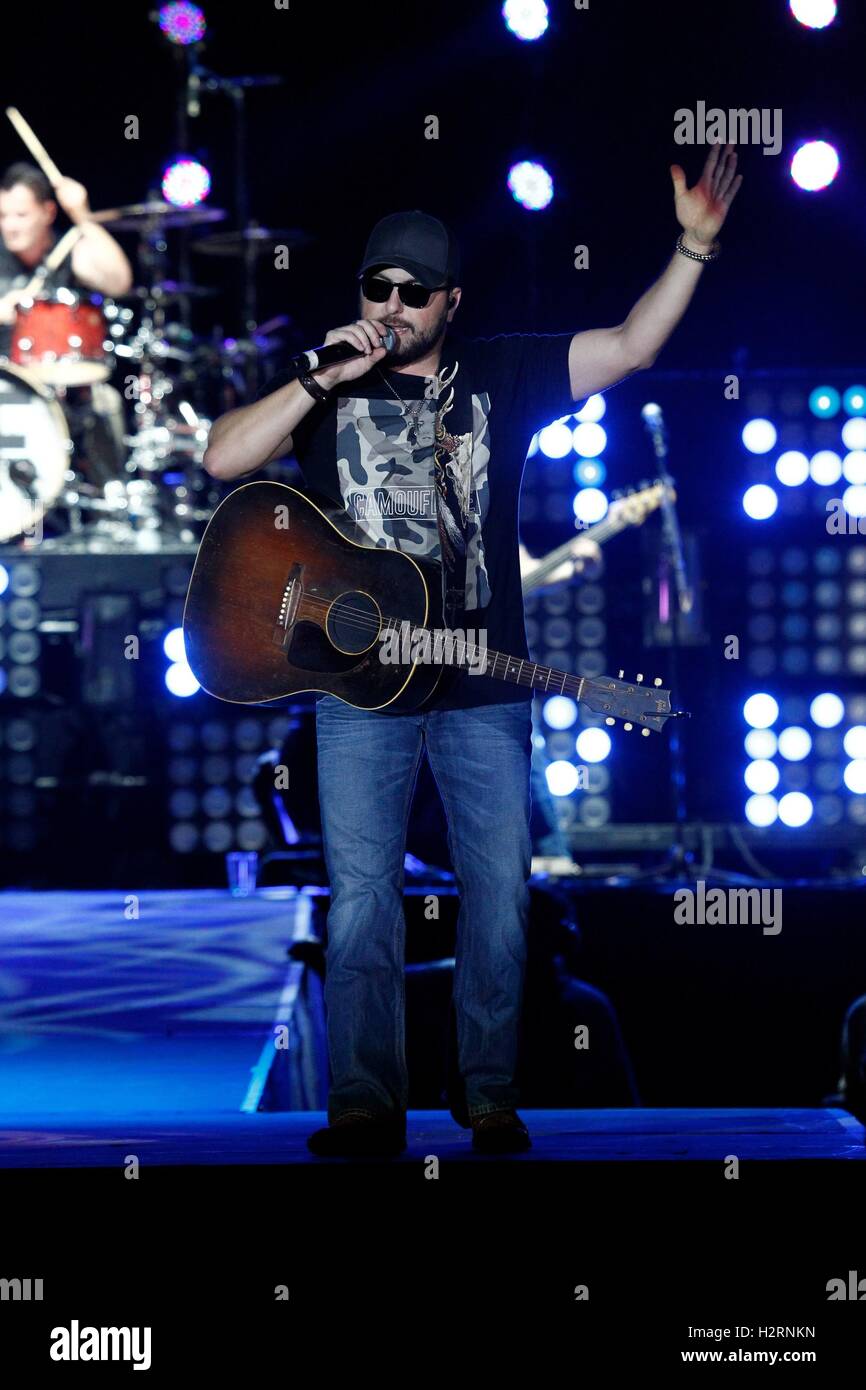 Las Vegas, NV, USA. 1st Oct, 2016. Tyler Farr in attendance for 2nd ...