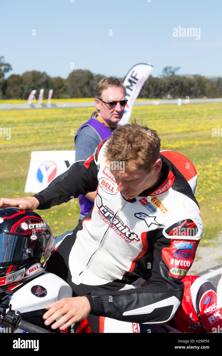 Melbourne, Australia. 2nd Oct, 2016. YMI Superbike grid, Race 2 at the ...