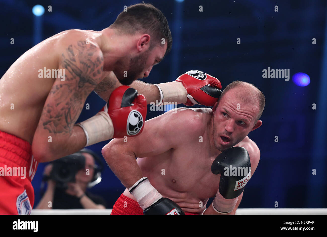 Neubrandenburg, Germany. 1st Oct, 2016. Title-defender Juergen Braehmer ...