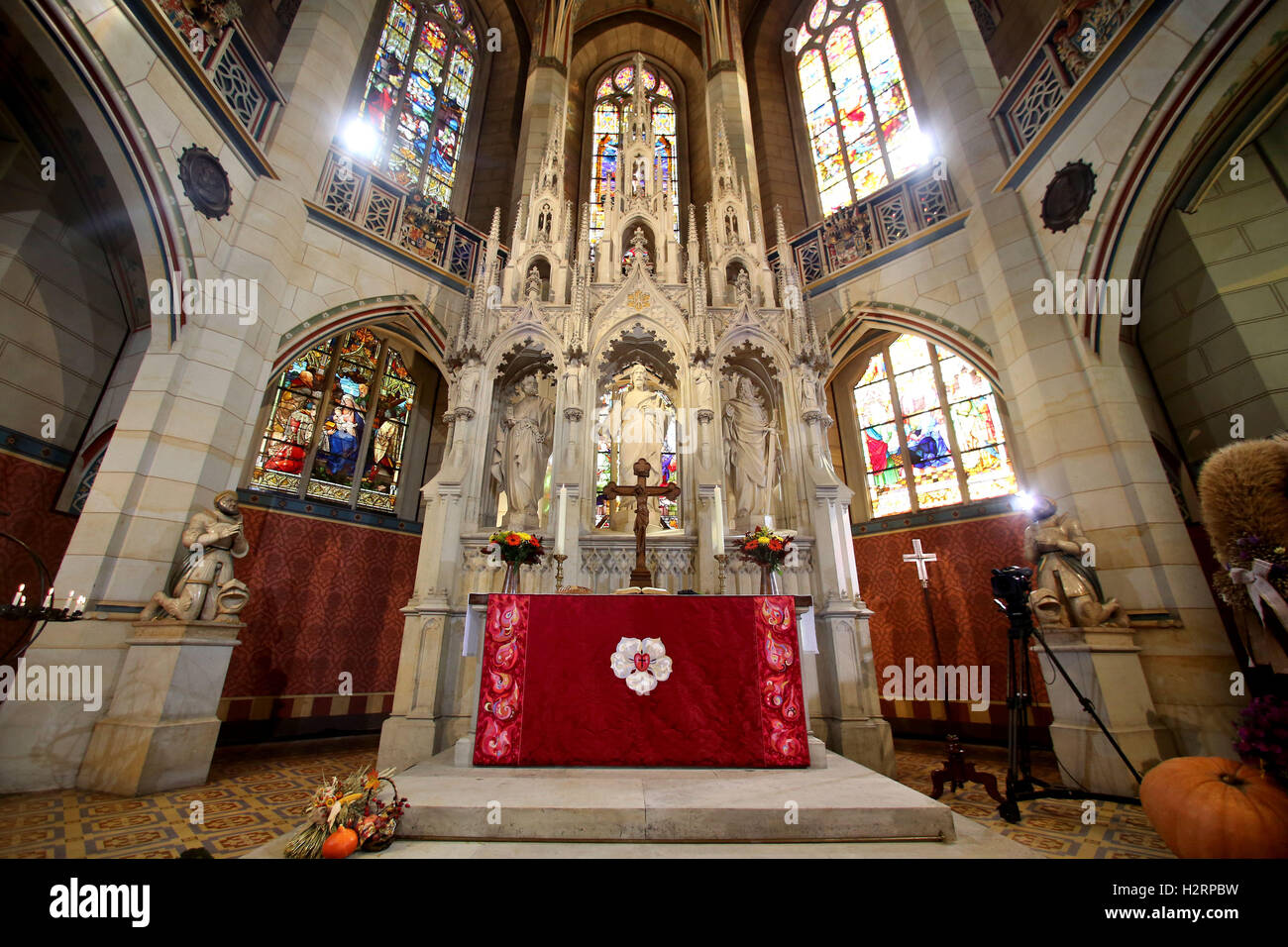 Wittenberg, Germany. 2nd Oct, 2016. A red altar hanging from Queen ...