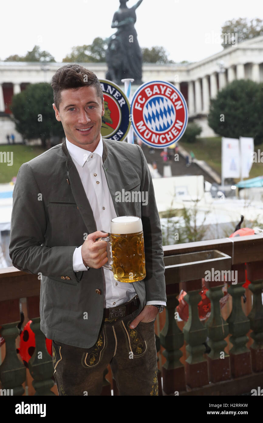 Munich, Germany. 2nd Oct, 2016. HANDOUT - A handout picture made ...