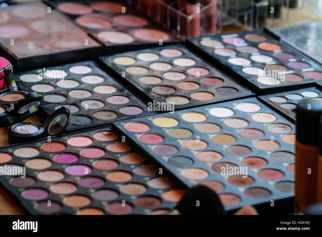 Dirty makeup brushes hi-res stock photography and images - Alamy