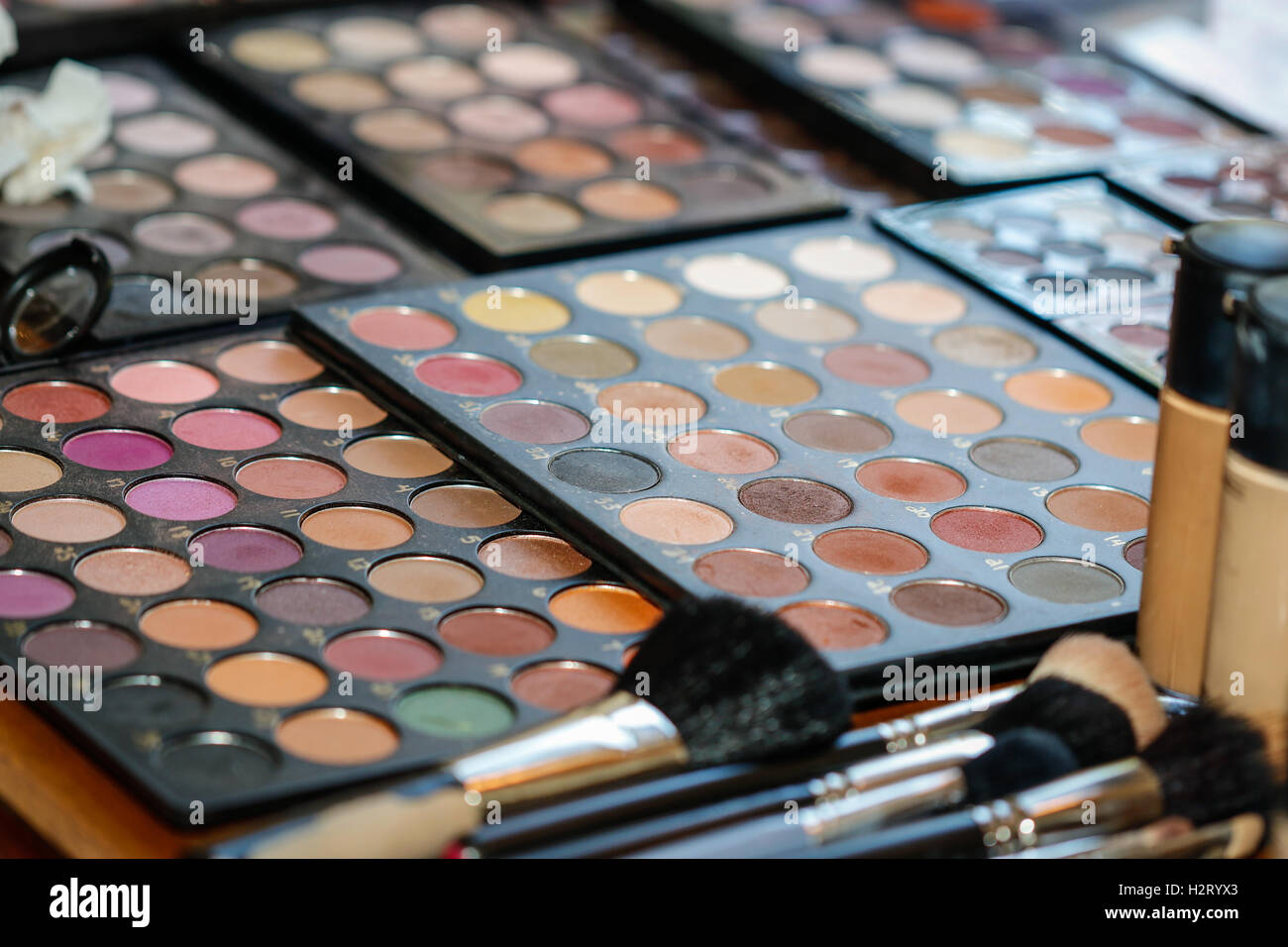 Dirty makeup brushes hi-res stock photography and images - Alamy