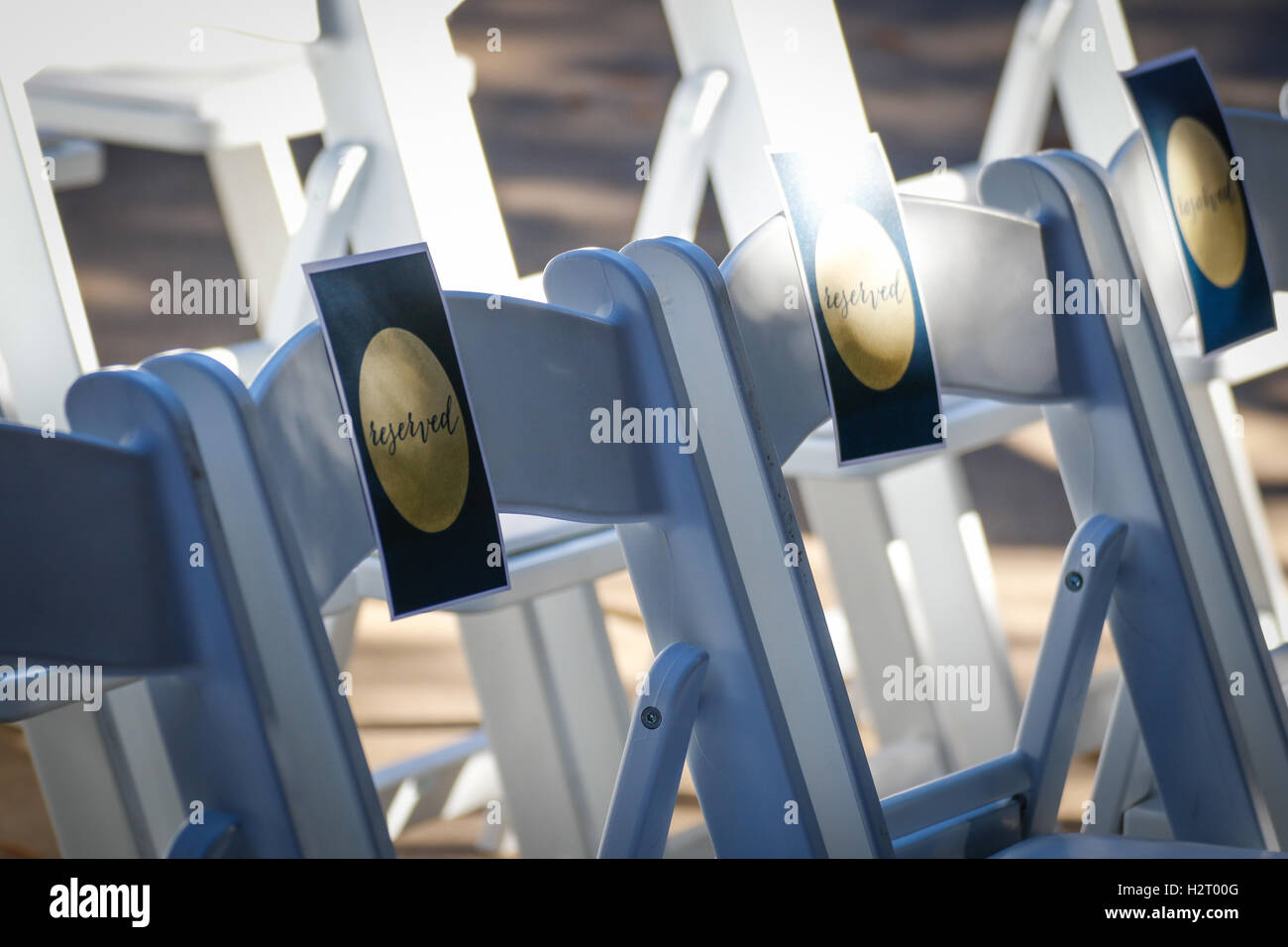 Empty chairs for the wedding ceremony Stock Photo - Alamy