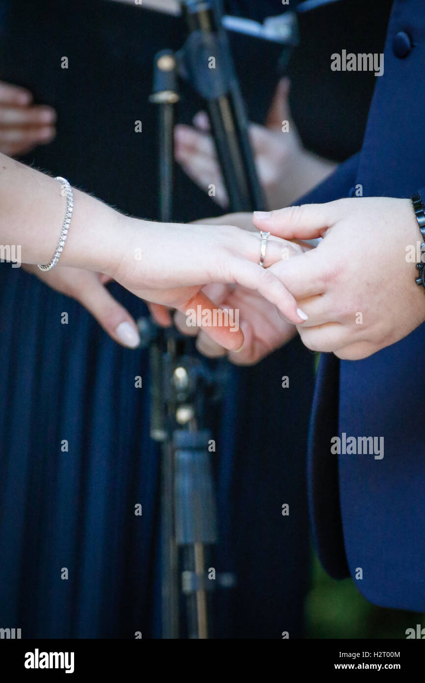 Exchanging of the rings wedding hi-res stock photography and images - Alamy