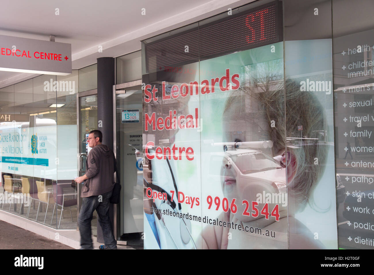 Medical centre sign hi-res stock photography and images - Alamy