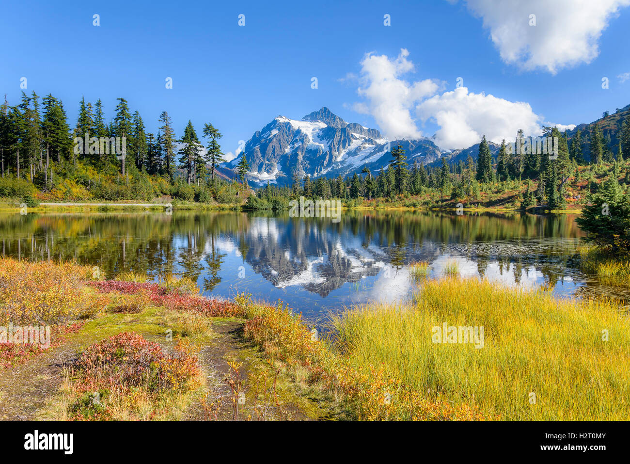 Mt Shuksan Picture Lake Fall High Resolution Stock Photography and ...