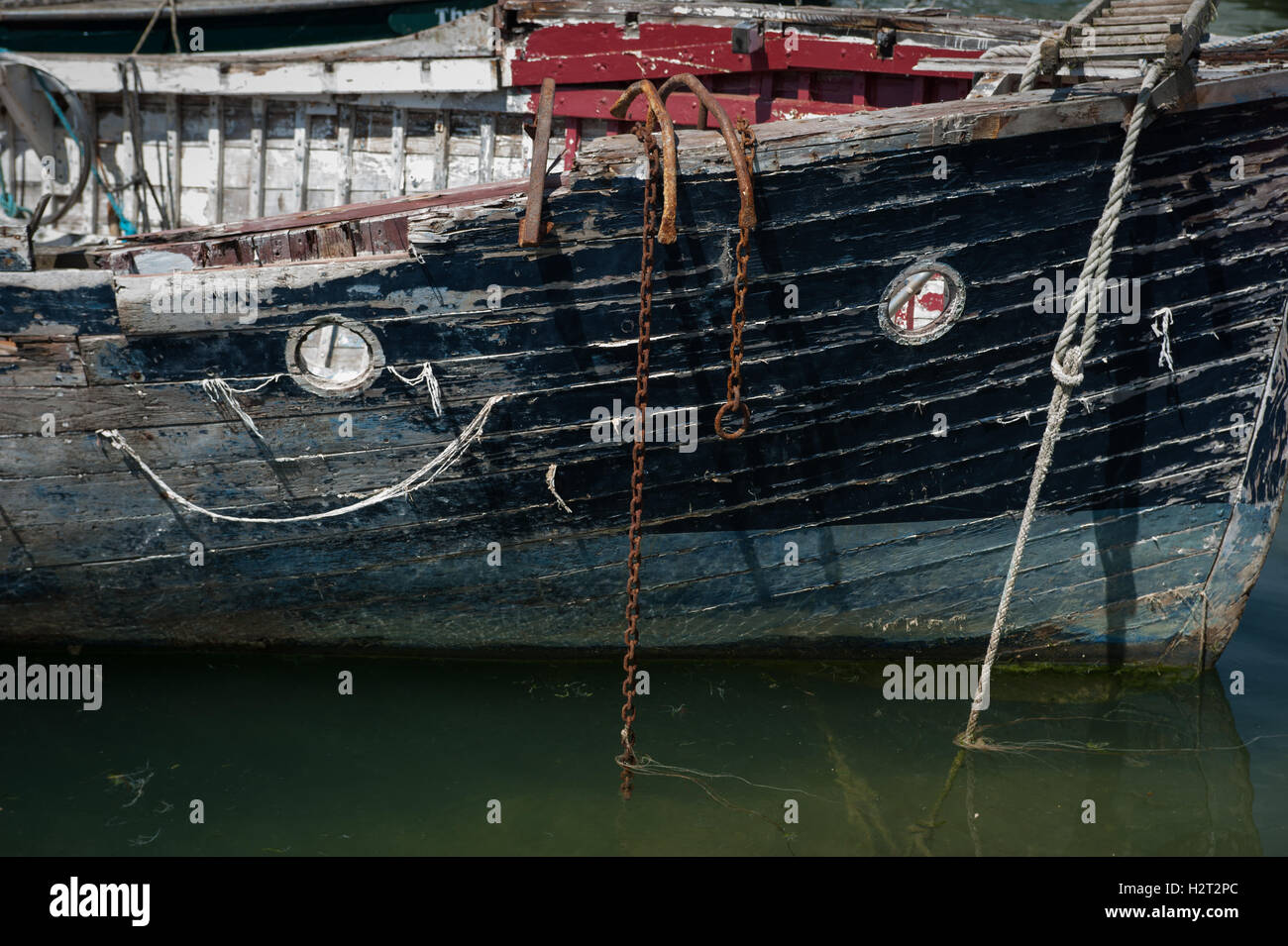 Old harbour and wooden ship uk hi-res stock photography and images - Alamy