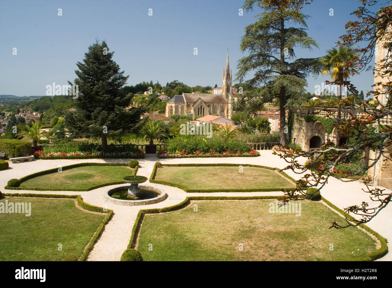 church, town, Fumel, Lot-et-Garonne, France Stock Photo - Alamy