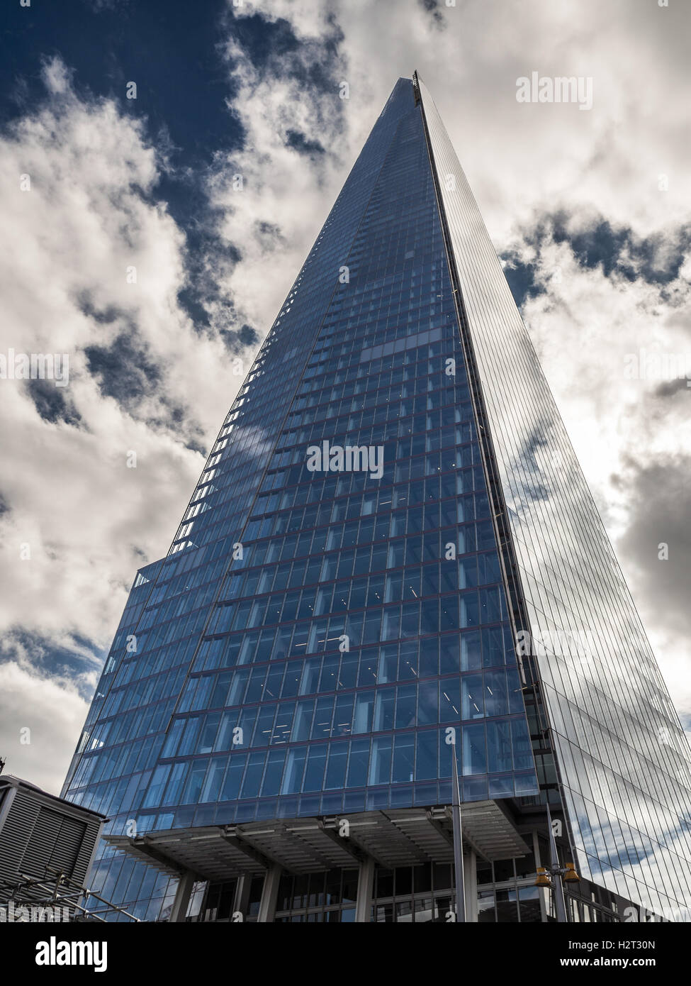 The Shard Dominating the London Skyline Stock Photo - Alamy