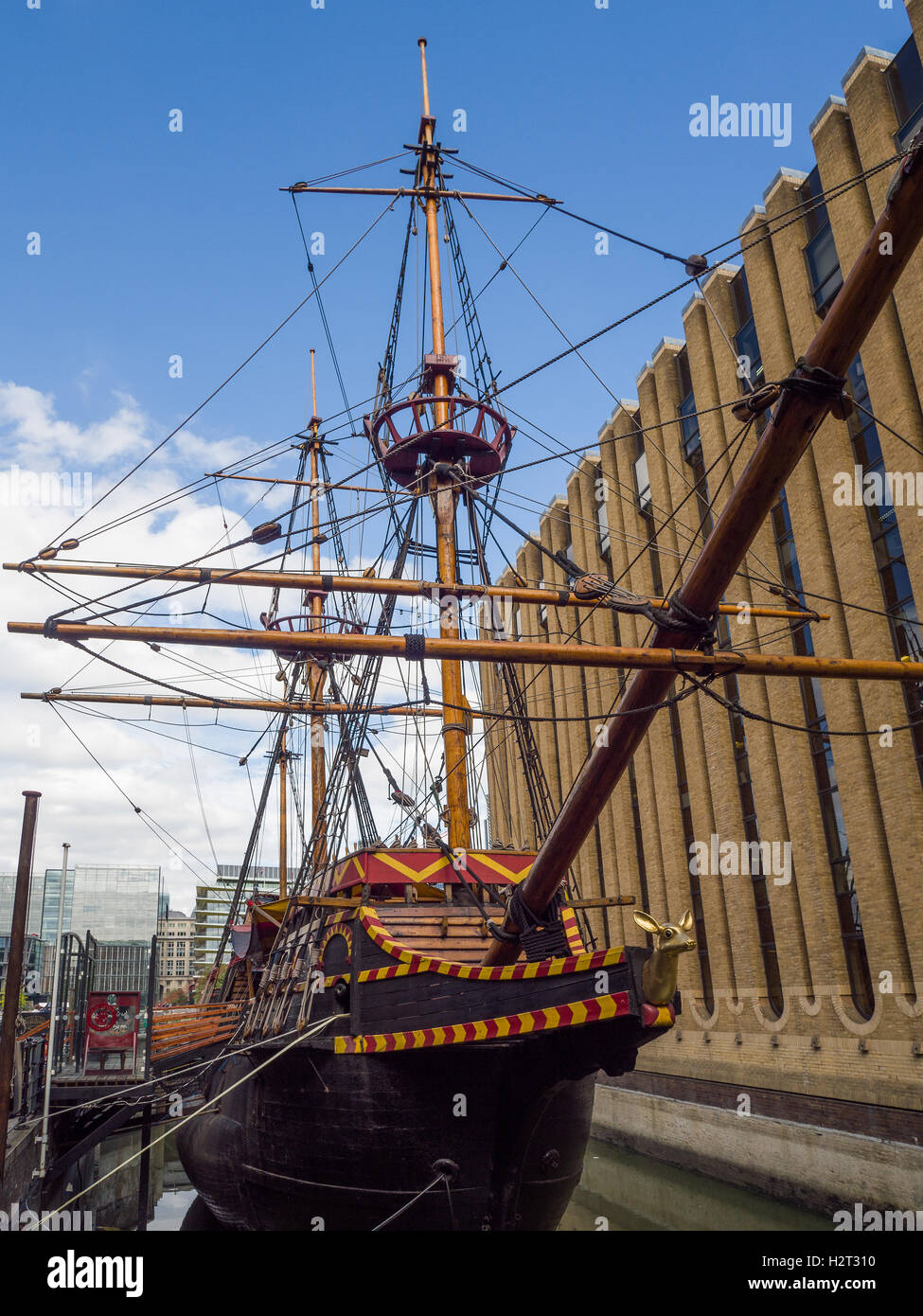Rigging of the golden hinde hi-res stock photography and images - Alamy