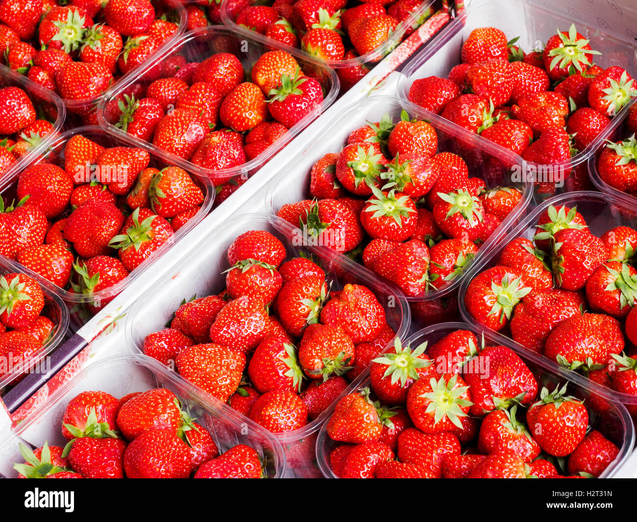 Strawberry punnet hi-res stock photography and images - Alamy