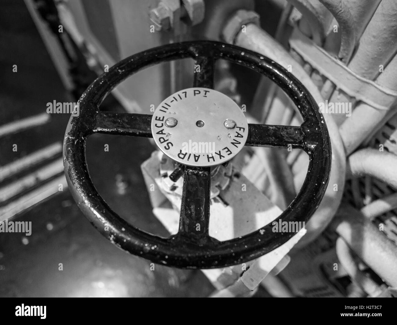 Pressure Control Wheel on HMS Belfast Stock Photo - Alamy
