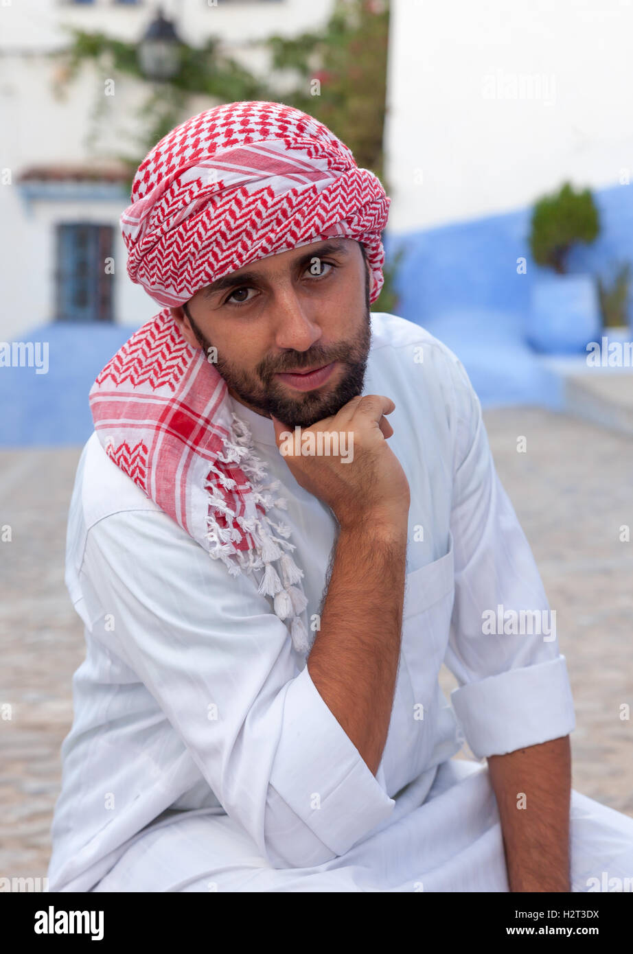 Young smiling handsome arabic man wearing traditional clothes Stock ...