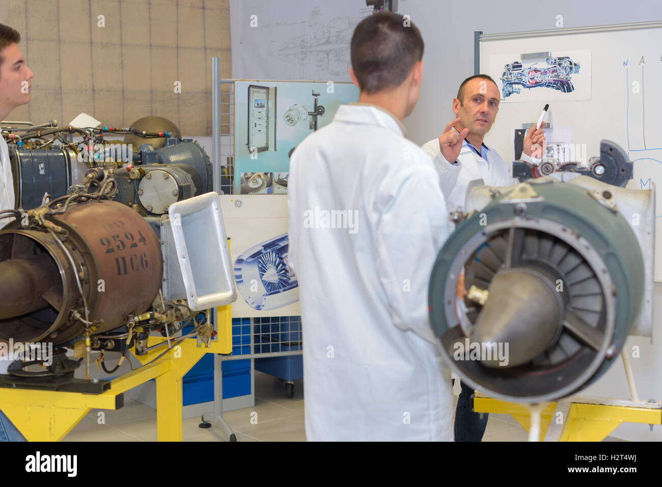 Engine aircraft students hi-res stock photography and images - Alamy