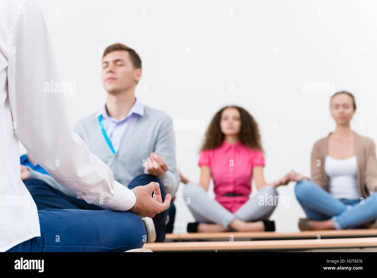 Meditation group people sit hi-res stock photography and images - Alamy